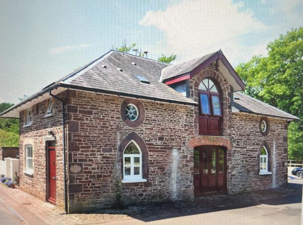 Clearbrook Country Estate - Grade Ii Coach House Meadow Cottage And Stables Clearbrook Lodge On Small, Peaceful, Private, Gated Estate - Carmarthen