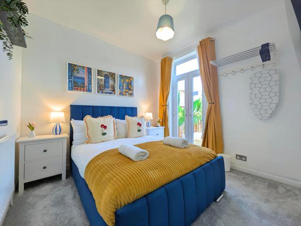 Seaside-style Home Near City Centre Parking - Knowsley Safari