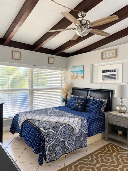 Large Master Queen Suite By Hard Rock Stadium And Casino - Hollywood, FL