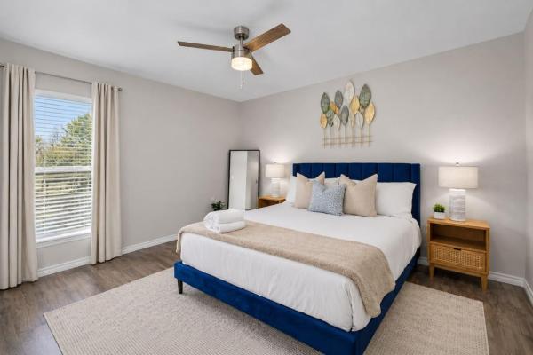 Modern Addison Escape, Corner Suite - Lewisville, TX