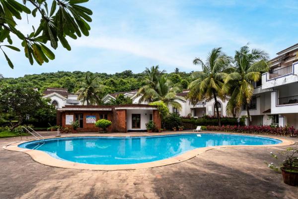 Goan Hideaway Water - Pool-facing 2bhk Near Baga Beach - Family & Group Stay - Anjuna