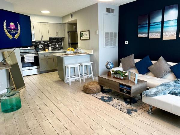 King Suite- Resort Pool Near Disney A - Kissimmee, FL