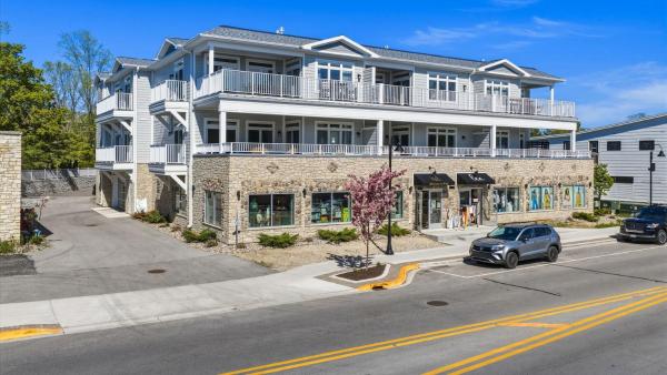 Sunny-side Eggscape- Upscale Condo, Water Views & Unbeatable Location - Egg Harbor, WI