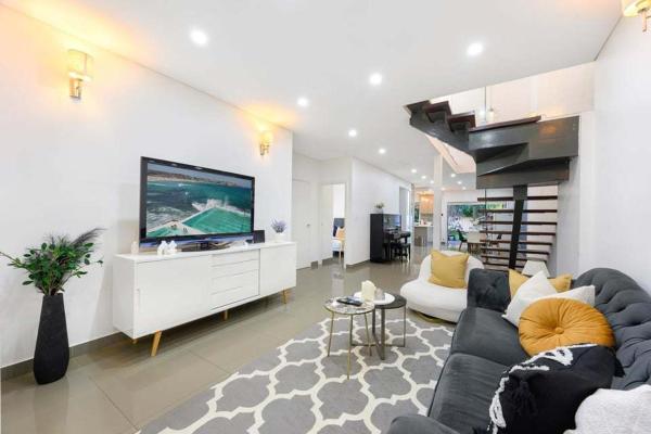 Spacious 5br Home Near Westmead And Parramatta - Fairfield