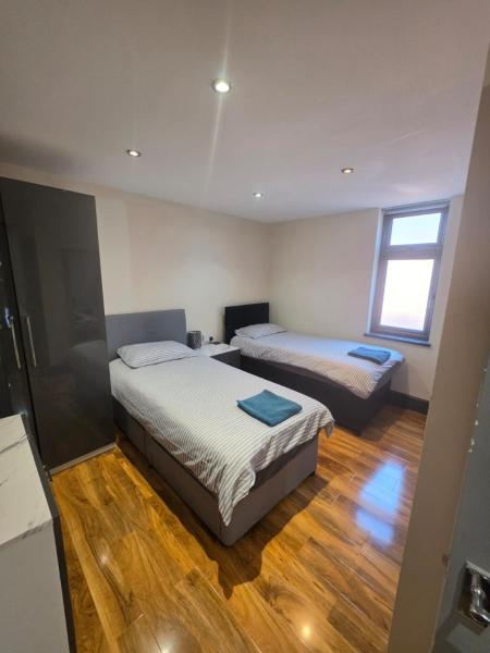 133b Park Road Stretford Manchester - Manchester Airport (MAN)