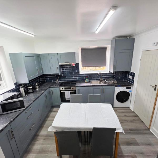 4 Bedroom House With Parking For 3 Cars Or Vans - Wymondham