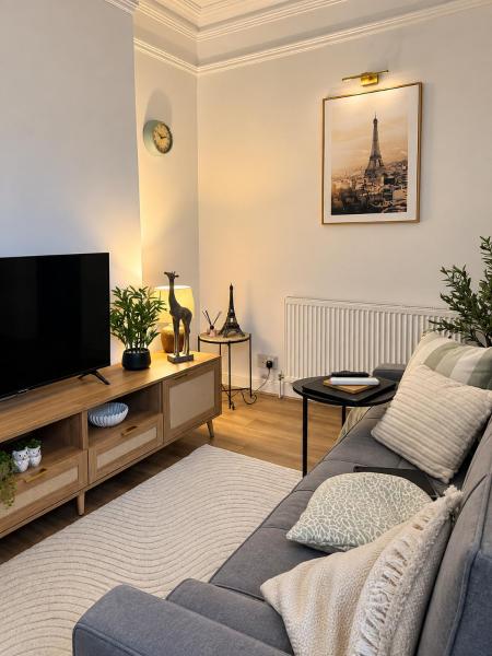 3 Bed Near Coventry Arena, Contractor & Family Accommodation - Nuneaton