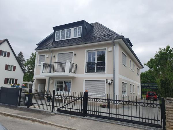 Moderne Dachgeschosswohnung In Exklusiver Villa - Munich