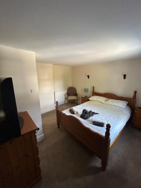 Dog Friendly Riverside Cottage With Country Views - Downham Market