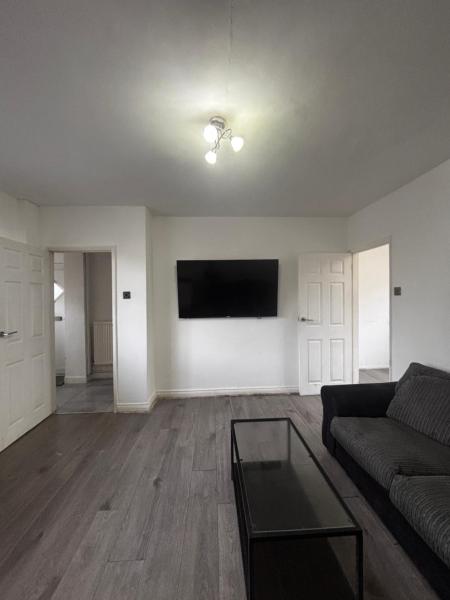 Spacious 2 Bedroom House - Northampton