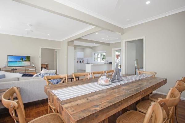 Summer Cottage - Hawks Nest