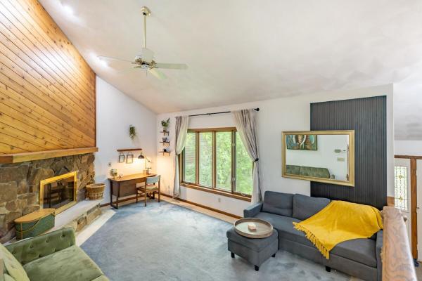 Spacious 3br Home With 3car Garage And Fiber Wi-fi - Madison