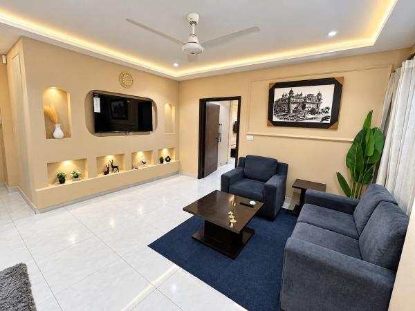 Luxury 1-bedroom Apartment In Gulberg Iii With Pool - Punjab