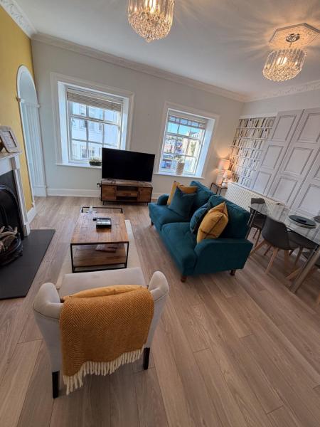 Crescent Gardens Side Sea View Apartment, Central Filey - Filey
