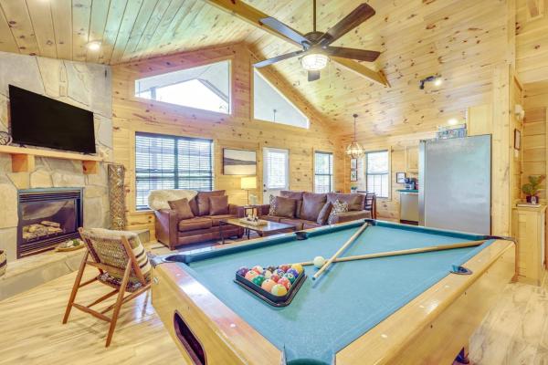 2br Pigeon Forge Cabin With Hot Tub And Pool Table - Pigeon Forge, TN