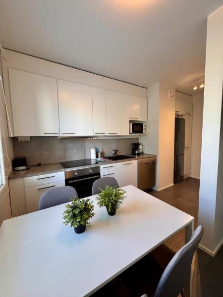 Kotimaailma Apartments - Tilava Parvekkeellinen Kodikas Kolmio - Pinninkatu - Tampere