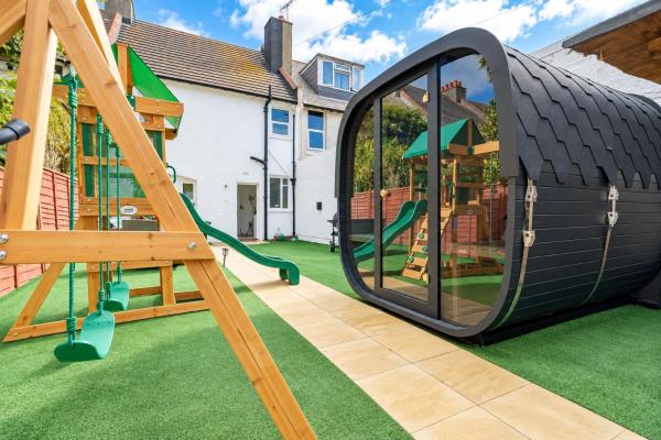 Modern 4-bed Home With Hot Tub - Sleeps 13 - Arundel