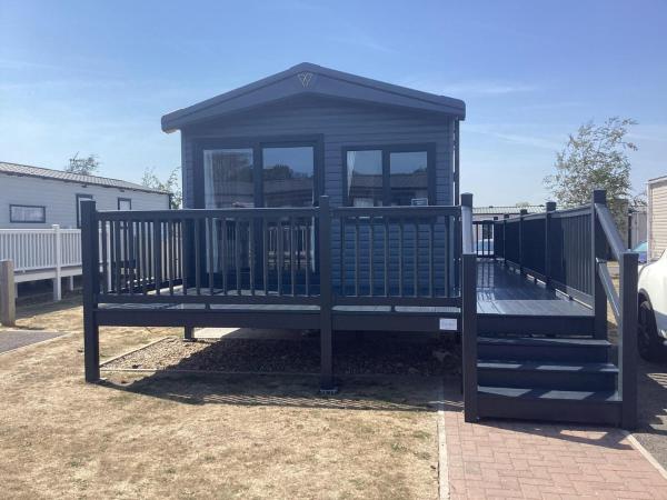 Stylish 8 Berth Caravan With Decking At Naze Marine Park, Ref 17008rd - Walton-on-the-Naze