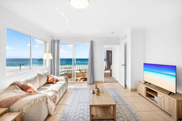 Immaculate Beachfront Views, Pool, Spa, Parking - Broadbeach