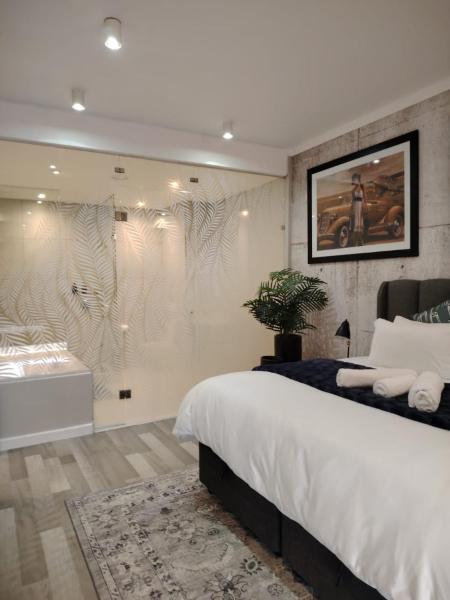 Menlyn Maine Trilogy Apartment 914 - Pretoria