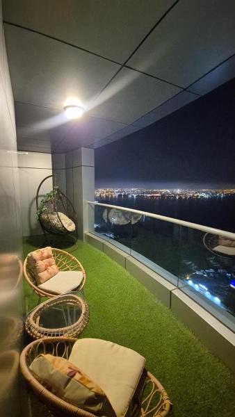 Panoramic Sea & City Views Private Balcony - Manama