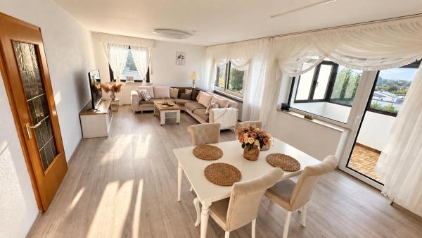 Stylish Apartment With Conservatory, Balcony - Witten