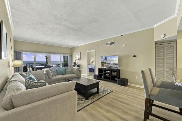 San Remo 307 Gulf Front Splendor 3bd 2ba - Madeira Beach, FL