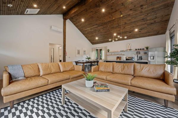 Twin Pines Lodge - Luxury Cabin, Kid Friendly - Catskill, NY