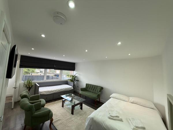 Brand New, Spacious & Peaceful Home - Barnes