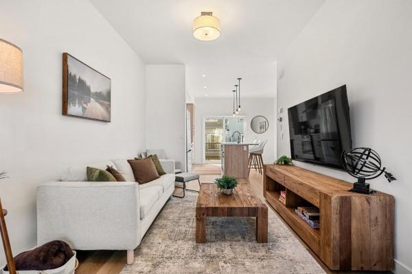 Springbank Hill 3br Townhome Near Winsport – King Bed, Garage, Central Ac, Workspace - Calgary