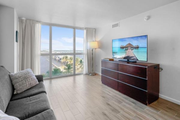 Modern Cozy Apartment In Downtown Fort Myers - Fort Myers, FL