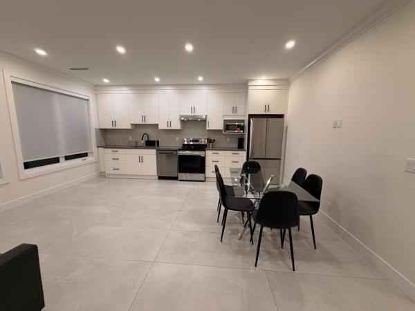 Elegant New 3-bedroom Retreat Perfect For Families - Port Moody