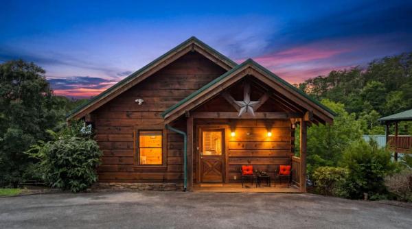 Smoky Retreat Pigeon Forge Cabin - Pigeon Forge, TN
