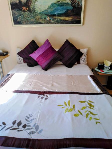 A Double Room With Wifi And Parking Space - Glasgow