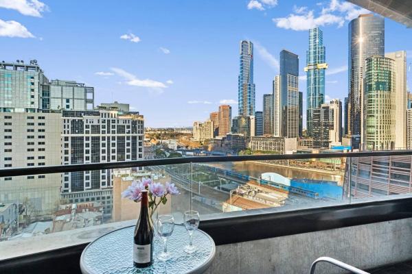 Modern City Apartment With Views - Kensington