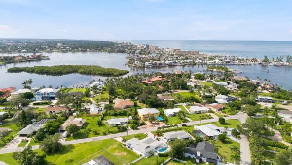 Private Luxury Pool Home Near Nokomis Beach & Intracoastal Boat Friendly - Venice Beach, FL