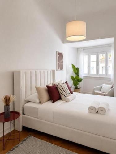 1e- Walk Everywhere From Lisbon's Most Iconic Neighborhoods, Rossio, Chiado, Baixa And Liberty Avenue - Queluz