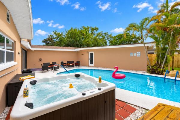5-bedroom Home With Private Pool And Hot Tub, 15 Minutes From Clearwater Beach - Clearwater, FL