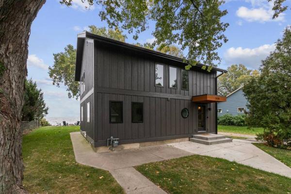Hickory On The Lake , A Stunning Getaway On Lake Winnebago - Oshkosh, WI