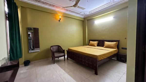 Fabhotel Avenique - Noida