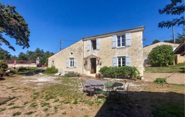 Pet Friendly Home In Saint-bris-des-bois - Saintes