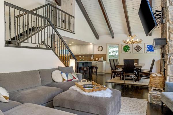 Large West Vail Home - Hot Tub, Ski Lockers, Bus - Vail, CO