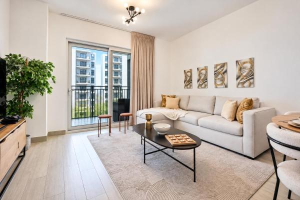 Waters Edge Edit - Yas 2br, Pool & F1 - Abou Dabi