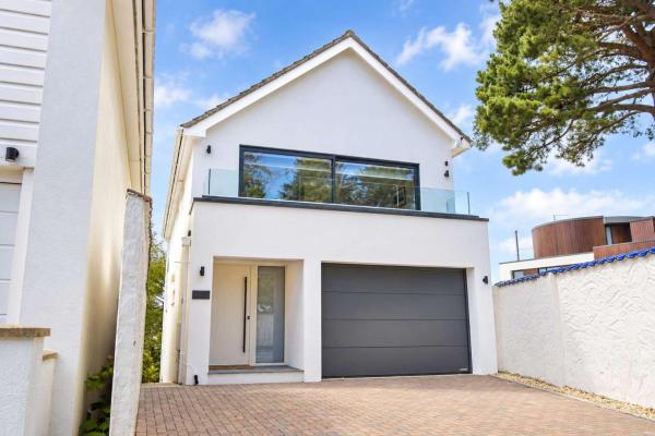 High Tides Elegant & Modern 5-bedroom Villa In Sandbanks - Bournemouth