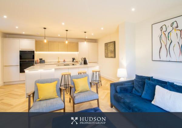 Four Bedroom Home In Shrewsbury With Parking - Shrewsbury