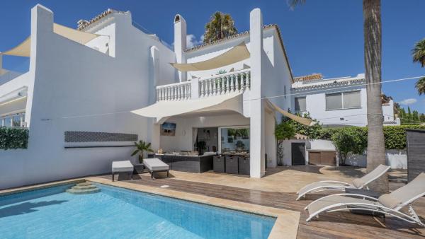 The Cozy Villa By The Sea - Marbella