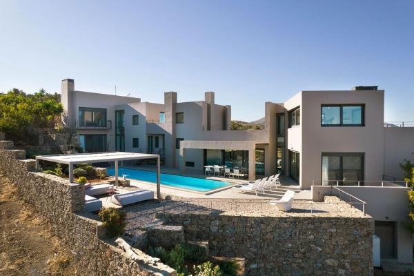The Hilltop Gathering Villa, 5 En-suite, Sleeps 16 By Kb Hospitality - Milos