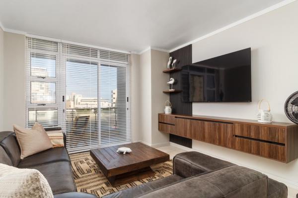 Peak And Beach Your Favourite Coastal Escape - Cape Town