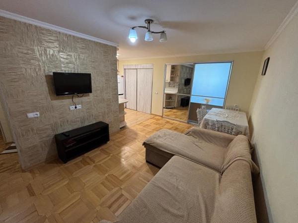 Cozy & Bright 2br Apt, Fully Equipped Kitchen - Kutaisi