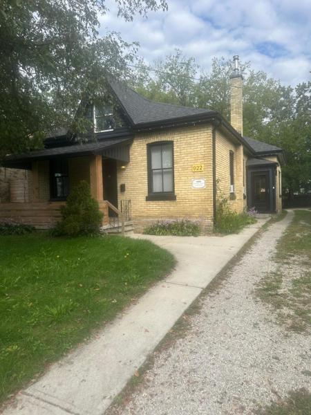 1880 Yellow-brick Cottage Executive Retreat - London